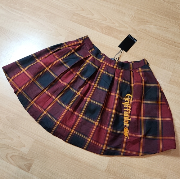 Wizarding World Of Harry Potter | Skirts | Nwt Harry Potter Gryffindor ...